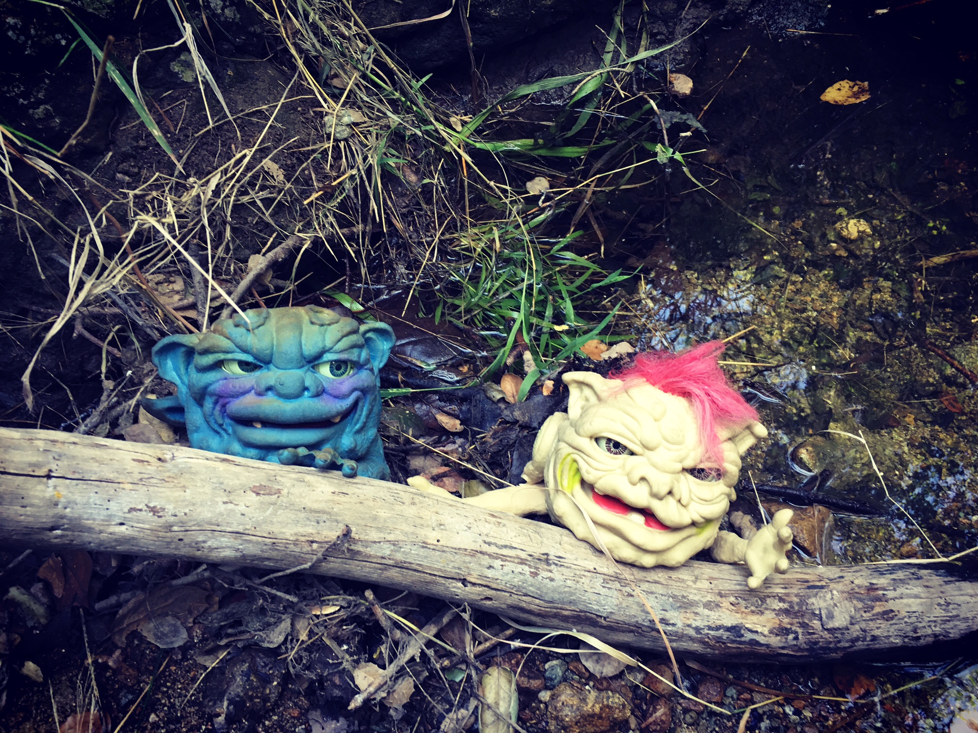 1-900-BOGLINS.